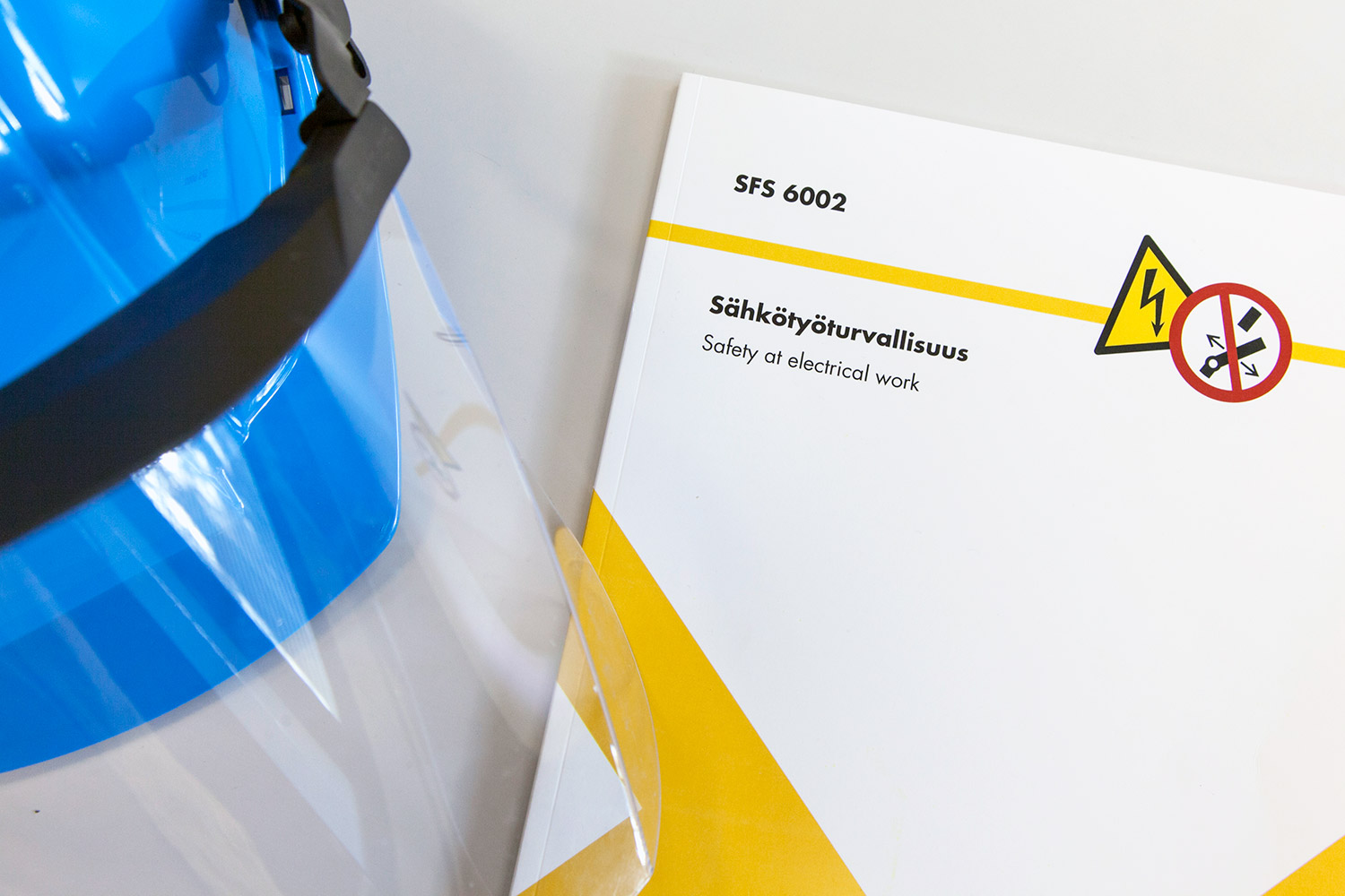 Sähkötyöturvallisuus SFS 6002 - Taitotalo